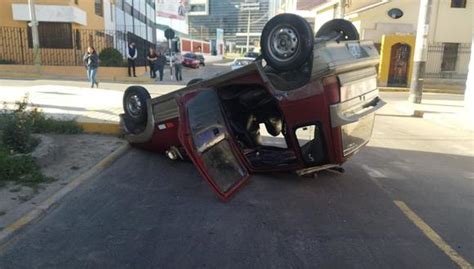 Vehículo Se Vuelca Y Termina De Cabeza En El Cercado De Arequipa