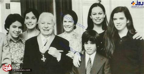 عکس یادگاری چارلی چاپلین با خانواده اش ۱۹۷۵ طرفداری