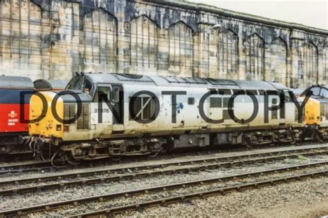 Uk Diesel Train Railway Photograph Of Class 37 37678 Loco Rm37 1627 £