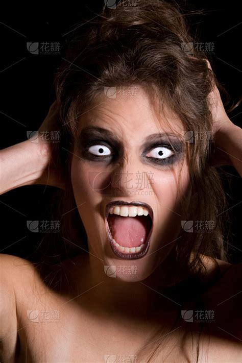 女人恐怖垂直画幅灵性人的嘴白人怪异仅成年人黑色背景人的眼睛