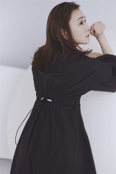 📸 画像：生駒里奈×murua｜生駒里奈、「これからの暖かくなる季節に着用して楽しんでいただけたら」ファッションブランド『murua』との