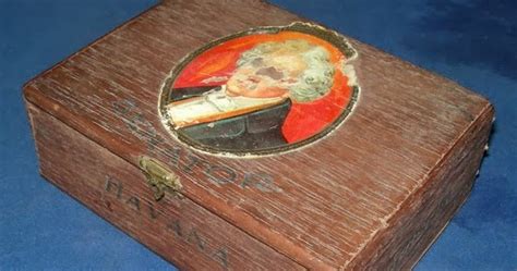 Dunia Lawas Kotak Cerutu Senator