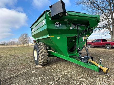 Jandm 750 Harvesting Grain Carts For Sale Tractor Zoom