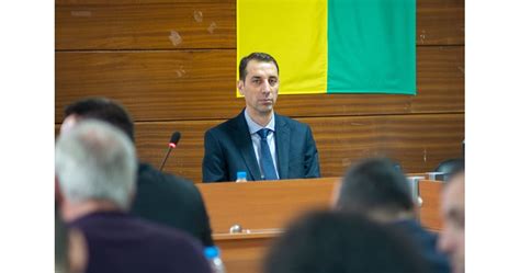 Инициативата Коледна елха на желанията донесе подаръци за 54 деца от социалните центрове в Ямбол