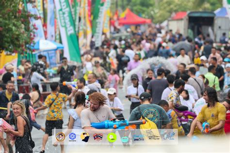 ເພງລາວ ເລີ່ມແລ້ວເດີ ສະບາຍດີປີໃໝ່ລາວ ທາງສາຍກາງ ນະຄອນ ຫລວງພຣະບາງ