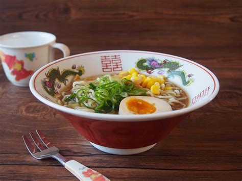 【楽天市場】ラーメン どんぶり 高台切立 赤三ツ龍20 5cm屋台のラーメンどんぶり アウトレット込み 【業務用】食器 アウトレット