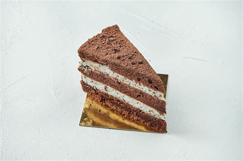 아이싱과 스폰지 케이크와 맛있는 스트라샤텔라 초콜릿 케이크 의 조각 닫아 맛있는 페이스트리 0명에 대한 스톡 사진 및 기타