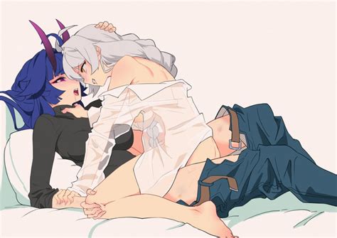 Rule 34 1futa 1girls Barefoot Bottomless Breasts Bruise Clothed