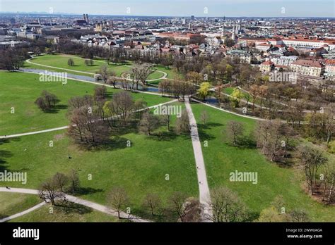 Stadt Muenchenenglischer Garten Und Der Stadtteil Schwabing City