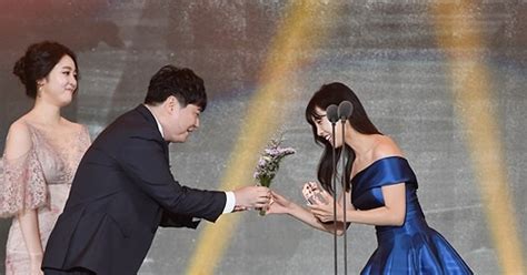 포토 김진욱 Maxim 차장 신아영 아나운서 홍재경 재섹겸비상 축하해요 맥심어워즈