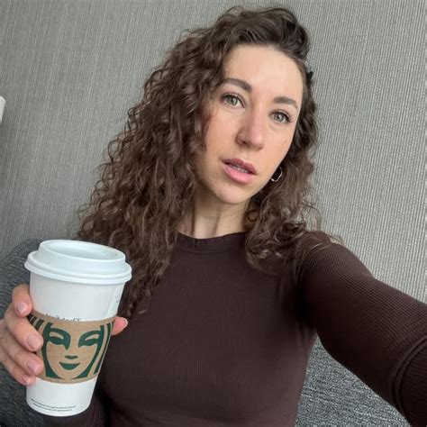 Olena Kryvoshapka Elenanella • Threads Say More