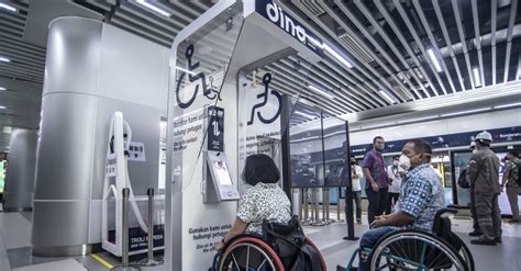 Kemensos Dpr Beri Disabilitas Alat Bantu Senilai Rp Juta