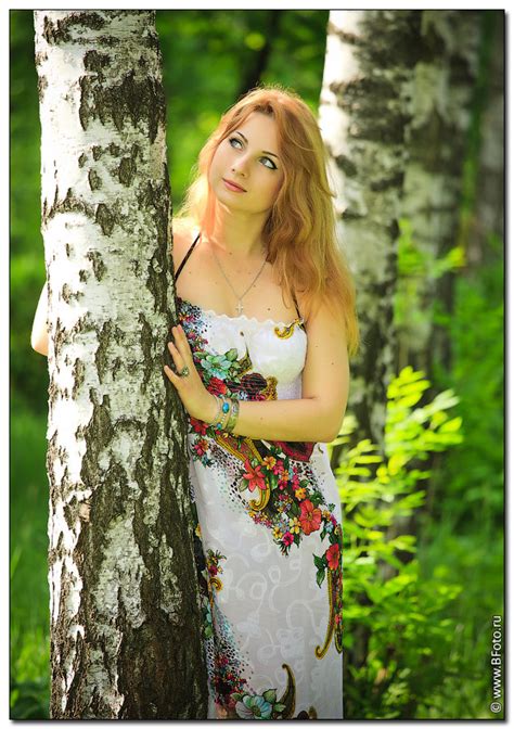 Русская красавица в лесу