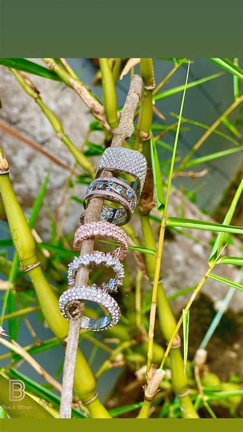 Gloria Thant Hello Everyone မတွေ့ရတာလည်း ကြာပြီနော် မင်မင်တို့လည်း ကိုယ့် အချစ် တွေကို အရမ