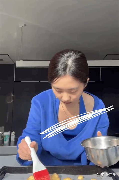 曝黄磊女儿黄多多圣诞打扮，妆容成熟引发热议，网友吐槽像卡戴珊 知乎