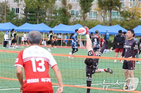 온몸을 다해 공 넘겨요 뉴스1