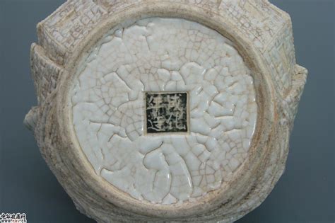 清同治景德镇窑哥釉浮雕山水楼阁纹鱼篓尊 藏家展厅 收藏资讯艺术家书画家书画名人书法家 中华收藏网