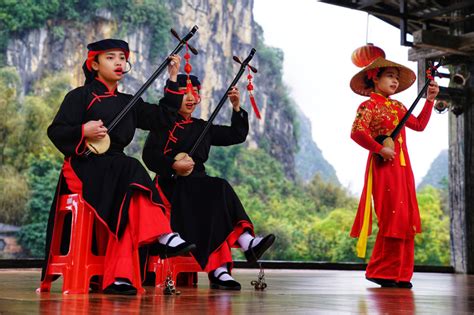 壮族天琴天琴人壮族大山谷图库