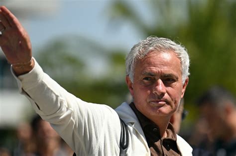 Wahnsinns Empfang Für Jose Mourinho Legende Versetzt Stadion In Ekstase