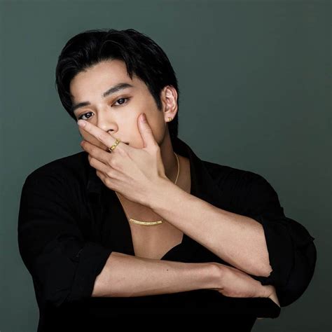 新田真剣佑さんのインスタグラム写真 新田真剣佑instagram「thrilled To Announce That Ill Be