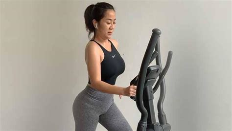 Tante Ernie Hot Dan Mulus Berenang Pake Bikini Hitam Netizen Jadi