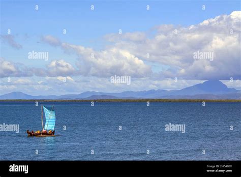 Traditional Sailing Boat On The Indian Ocean Stock Photo Alamy