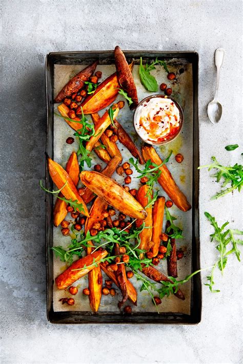 Geroosterde Zoete Aardappel Met Chili Yoghurt Delicious Magazine