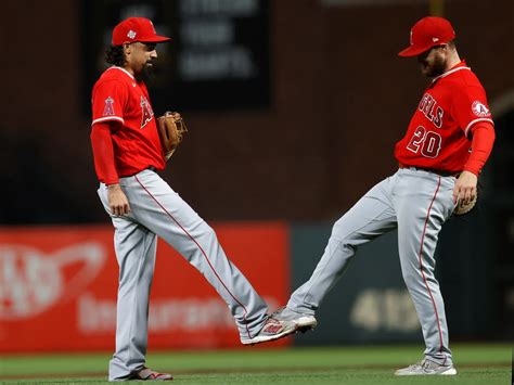 11 8 Walsh Grand Slam Y Jonrón Con Angelinos Que Dejan Tendidos A