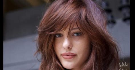 5 модерни прически които ще направят косата ви да изглежда два пъти по гъста СНИМКИ За Жената