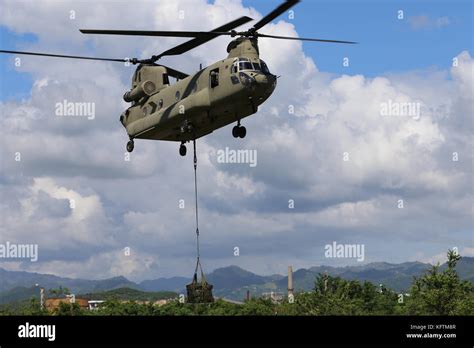 CH Chinook Sling Load Training Stock Photo Alamy