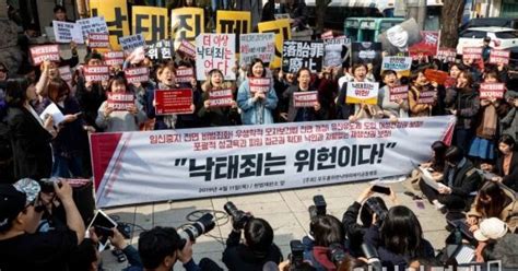 낙태죄 헌법불합치 결정 처벌에서 권리 보장으로