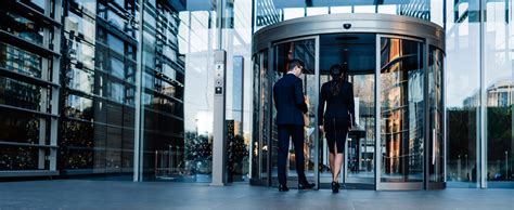 Qué es y cómo instalar un control de acceso de puertas