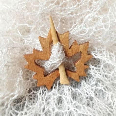 ⛄ ️handmade Wooden Brooch Pin🌲hand Made In Oak Lionclay