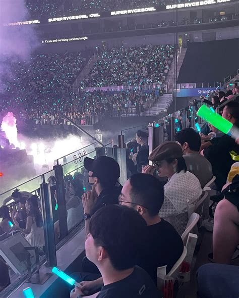 梦回ninepercent！林彦俊王子异一起看演唱会 搜狐大视野 搜狐新闻