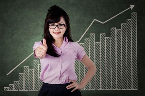 Retrato De Una Joven Sonriente Foto Premium