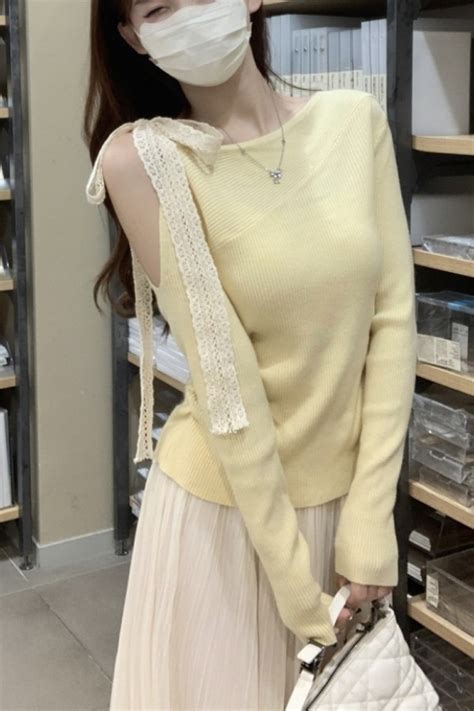 핑크프릴 레이스 스트랩 오프숄더 긴팔 니트 스웨터