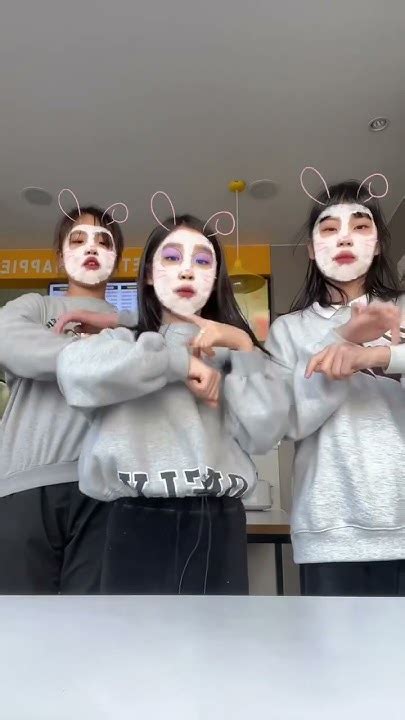 친구들이랑 회색 옷 똑같이 입고 찍음 출처 조닭발님 Youtube