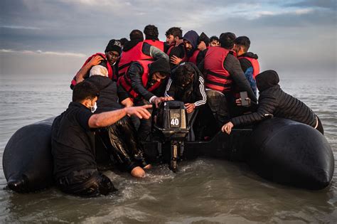 Crise Migratoire Traversées Dans La Manche Paris Et Londres Se