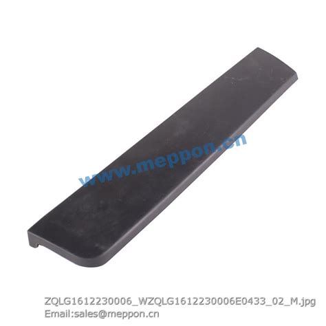 Lg The Narrow Body Pedal Lower Right An Adornment Sinotruck