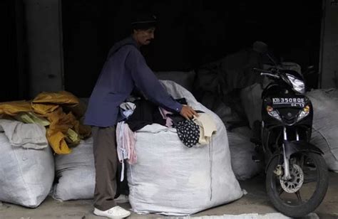 Pakaian Impor Bekas Ilegal Masih Marak Di RI Begini Cerita Penjual