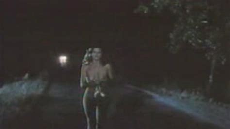 Naked María Luisa San José in Más fina que las gallinas