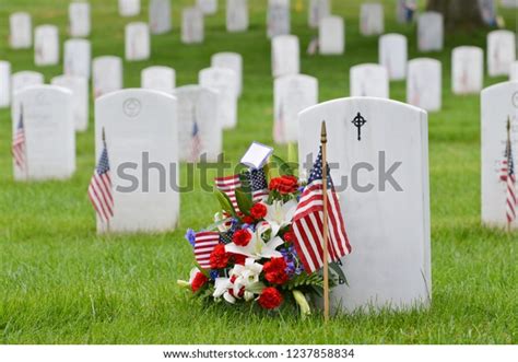 National Flags Headstones Arlington National Cemetery Foto De Stock