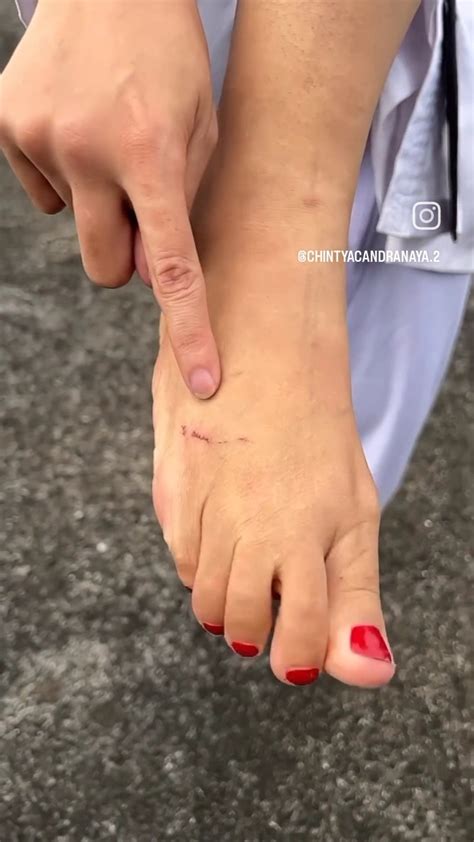 Chintya Candranayas Feet