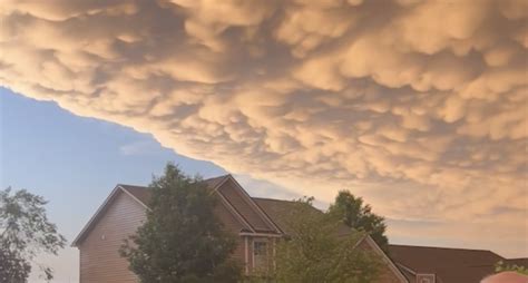 Incredible Mammatus Clouds Light Up The Sky Over Indianapolis