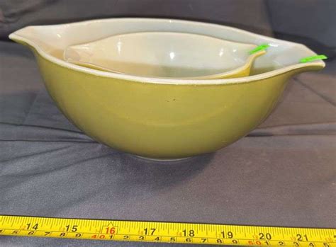 2 Pyrex Cinderella Bowls 1 1 2qt And 2 1 2qt Metzger Property Services Llc