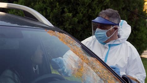 Covid In Campania Diminuiscono I Positivi Ma 32 Persone Sono Morte