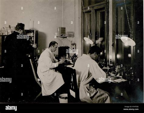 This 1900s Photograph Shows The Bacteriological Laboratory Of The