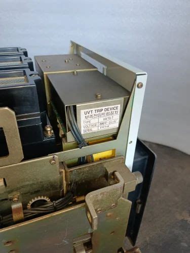 Hyundai Hat16 Air Circuit Breaker Hyundai Hat 16 Acb No Of Poles Triple Pole At ₹ 10500 Piece