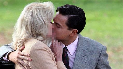 Wow Leonardo Dicaprio Cium Artis Berumur Tahun Showbiz Liputan Com