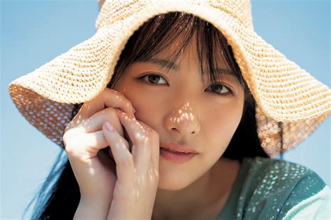 Stu48・18歳の石田千穂がファースト写真集で弾ける水着姿を初公開 Encount